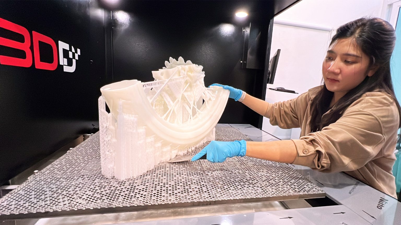 Ray SLA 800 พิมพ์งานวิศวะกรรมยานยนต์ และศิลปะออกแบบ ด้วยครั้งเดียว ...