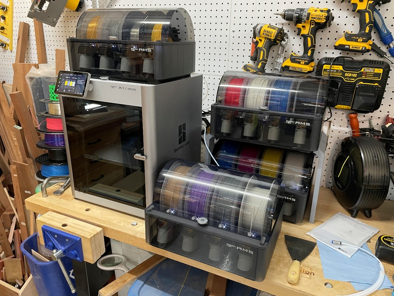 จัดโต๊ะพิมพ์ให้เรียบร้อย ด้วย AMS Stand ไฟล์ฟรีจาก Maker World | 3DD ...